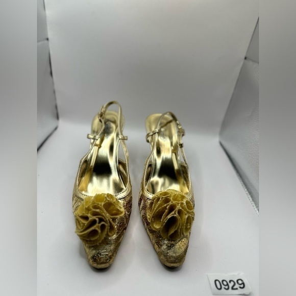 Ashro | Shoes | Ashro 85 Heels 3 Flower Design On Toe Gold Pre Worn ...